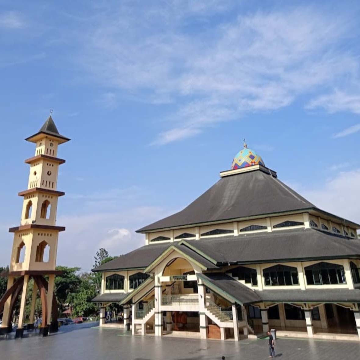 Melihat Eksterior dan Interior Masjid Raya Al Muttaqin Setukpa ...