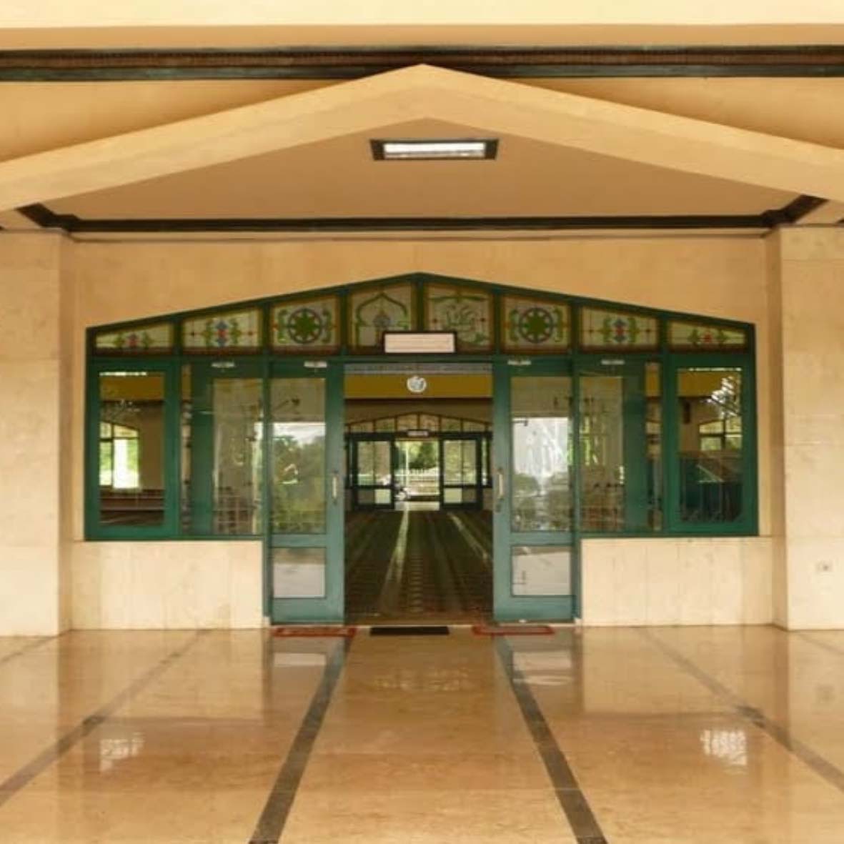 Melihat Eksterior dan Interior Masjid Raya Al Muttaqin Setukpa ...