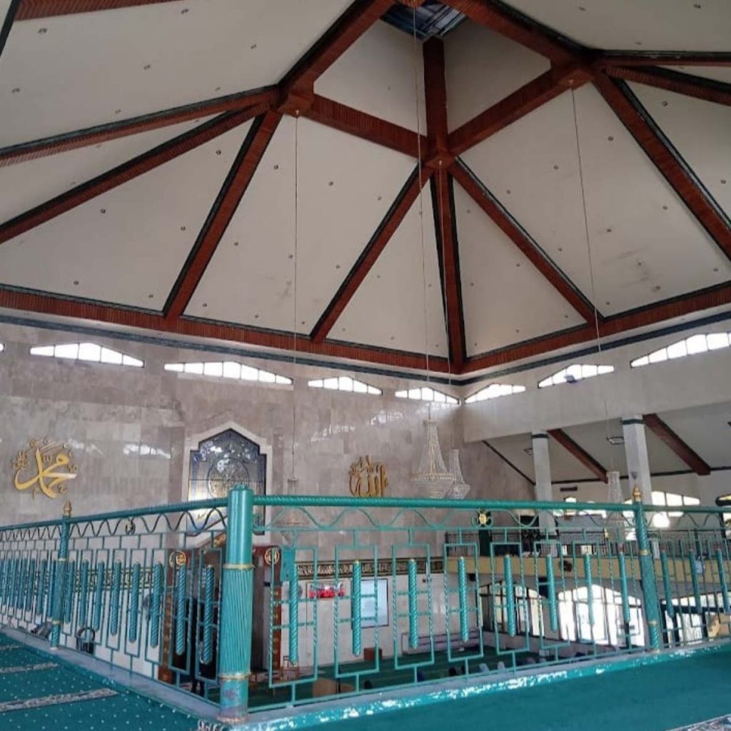 Melihat Eksterior dan Interior Masjid Raya Al Muttaqin Setukpa ...