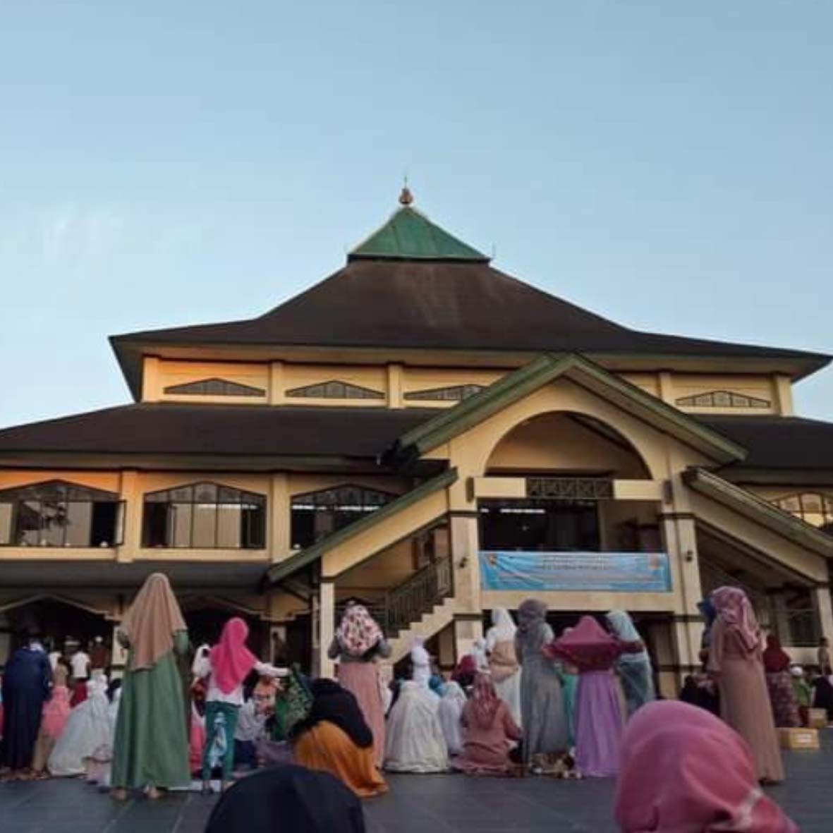 Melihat Eksterior dan Interior Masjid Raya Al Muttaqin Setukpa ...