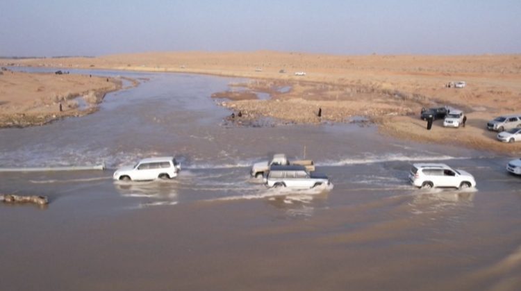 Potret Nyata di Arab Saudi, Gunung Menghijau dan Gurun Pasir Jadi Sungai