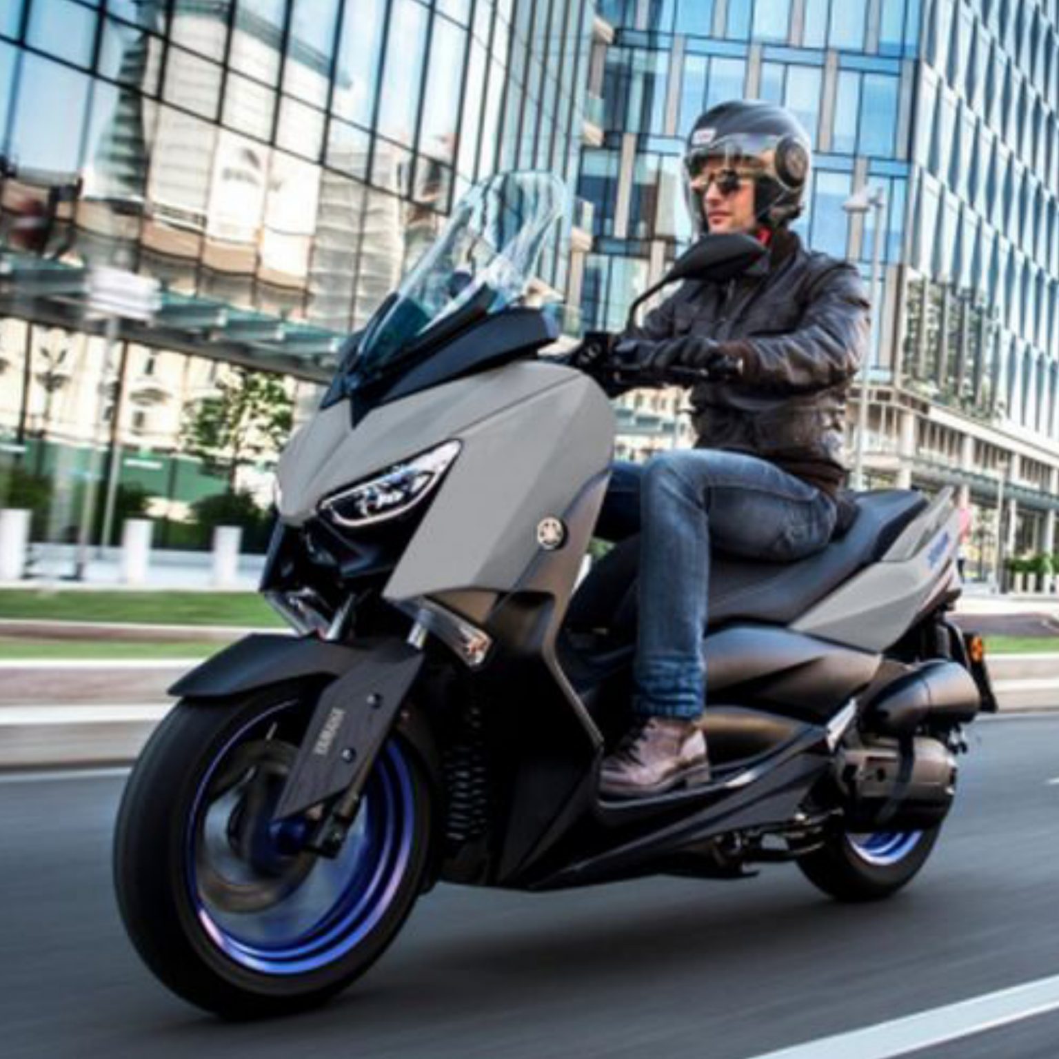 Yamaha XMAX 300 Meluncur, Ini Harga dan Spesifikasi Dapur Pacu Motor ...