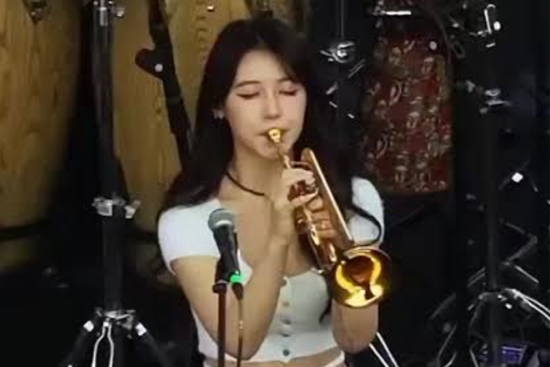 Ini profil Gao YiFei, si Tararara Girl peniup terompet pemersatu bangsa