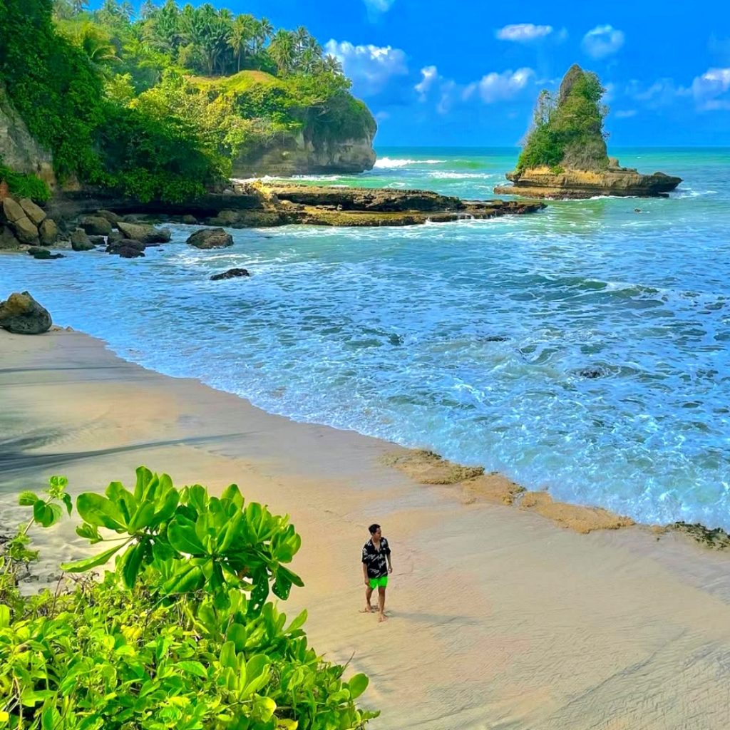 Masih ada waktu, yuk kunjungi Pantai Nusa Penida-nya Sukabumi