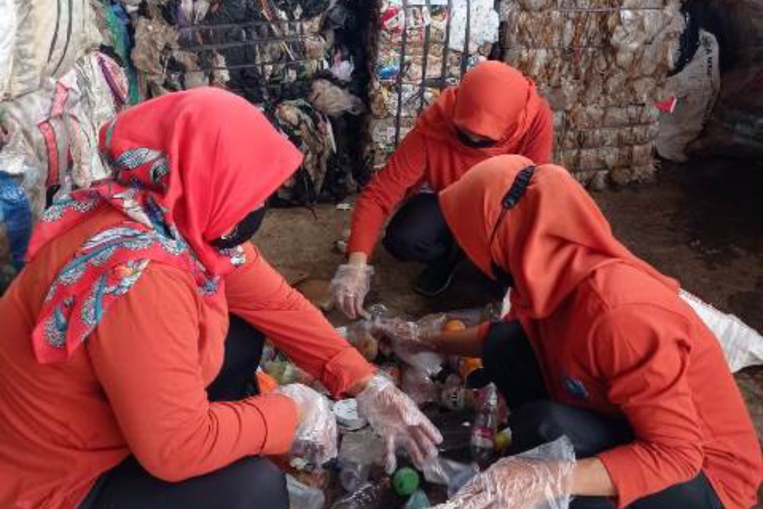 Mengenal Yuni Sarah Desa Kertayasa, nominasi pengolahan sampah terbaik di Jawa Barat