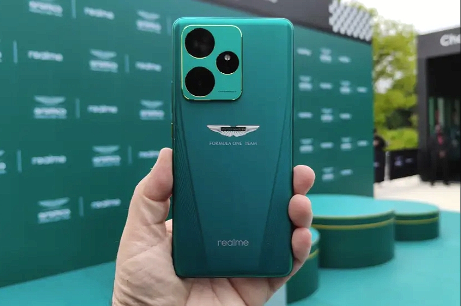 Cek harga Realme GT 7 Dream Edition di Indonesia, kerja bareng merek mobil Aston Martin ...